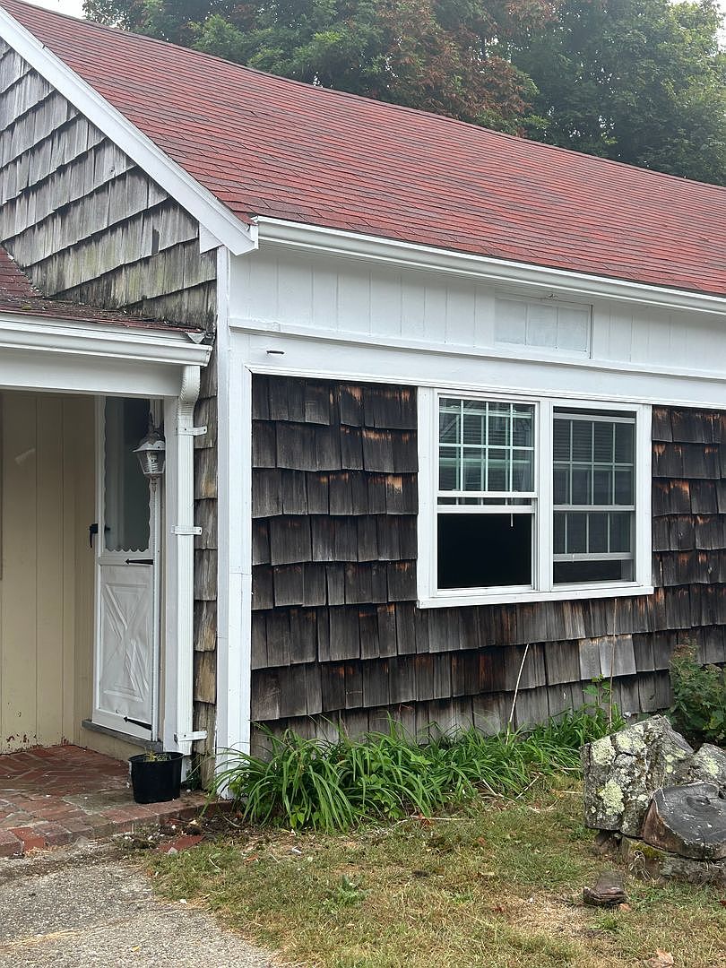 156 Main St APT 2, Hyannis, MA 02601 | Zillow