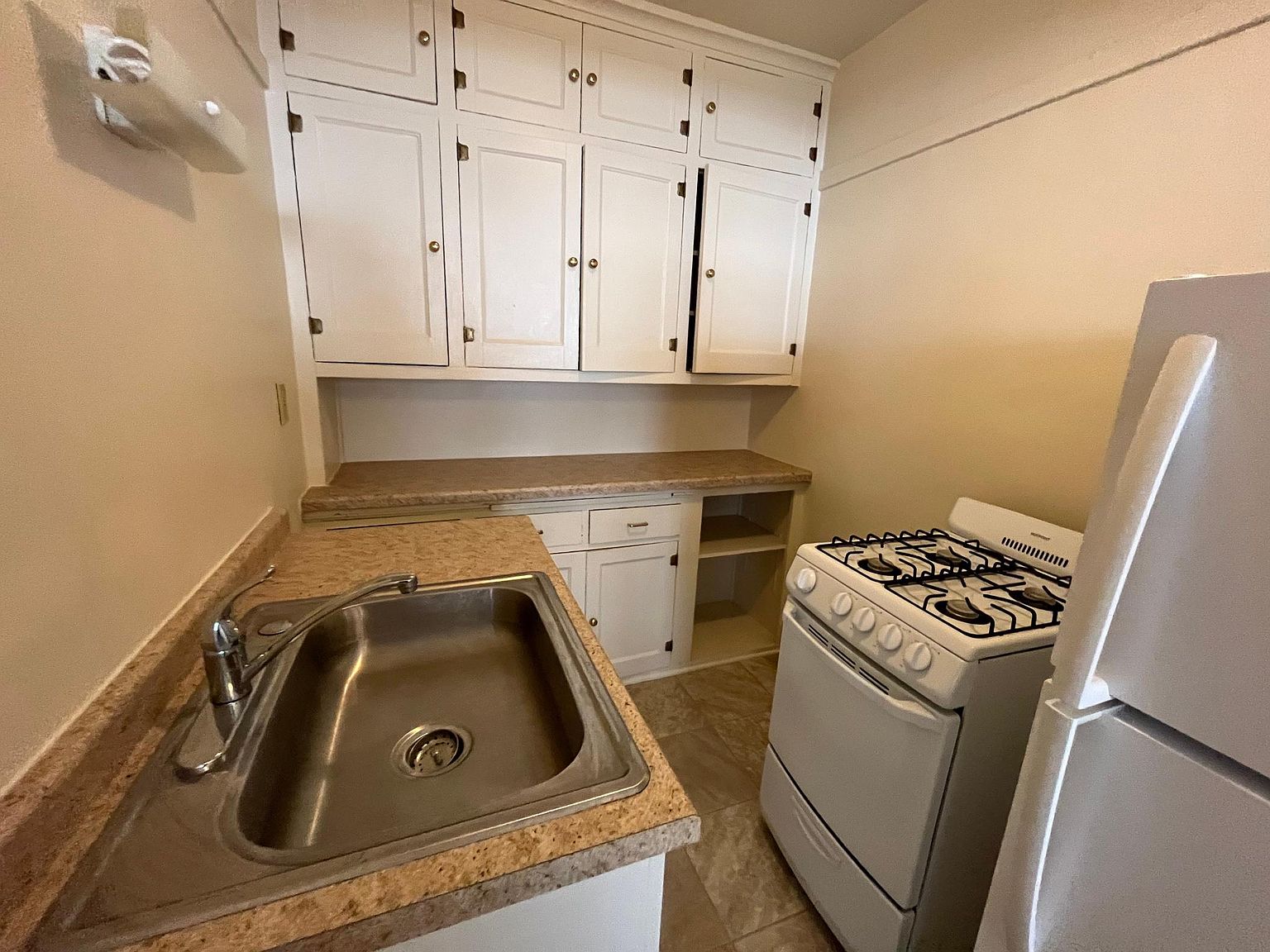 1628 N Franklin Pl APT 8, Milwaukee, WI 53202 | Zillow