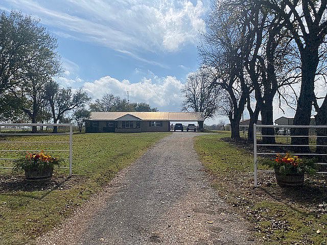 9935 County Road 1620, Fitzhugh, OK 74843 | Zillow