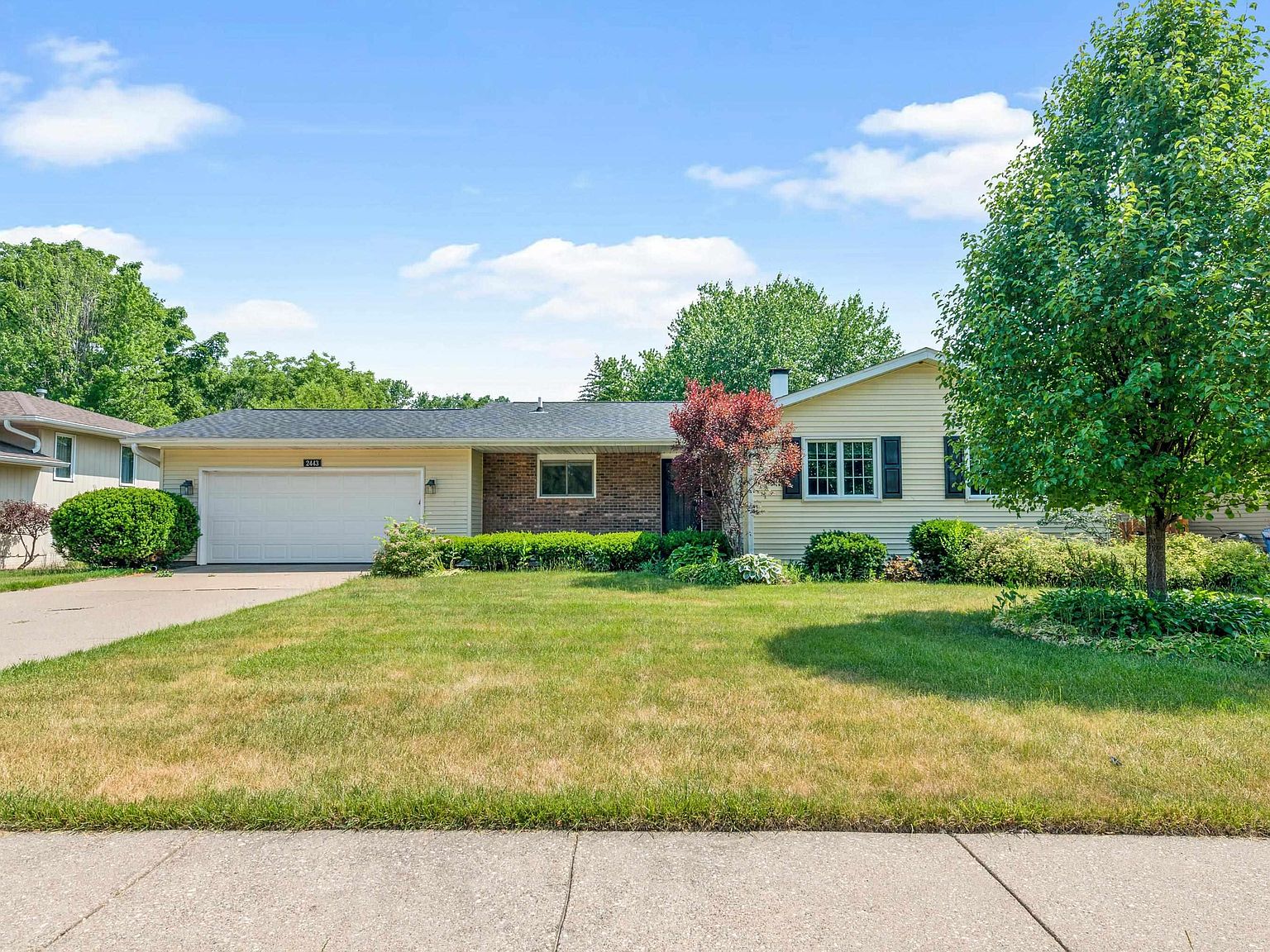 2443 E George Washington Blvd, Davenport, IA 52803 | Zillow