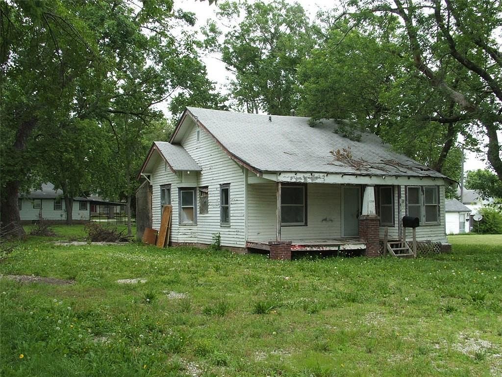 1218 Central St, Humboldt, KS 66748 | MLS #2492231 | Zillow