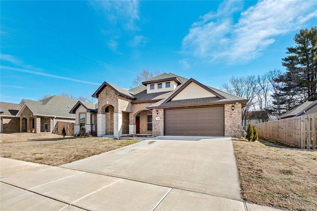 748 Fox Spur, Pea Ridge, AR 72751 | Zillow