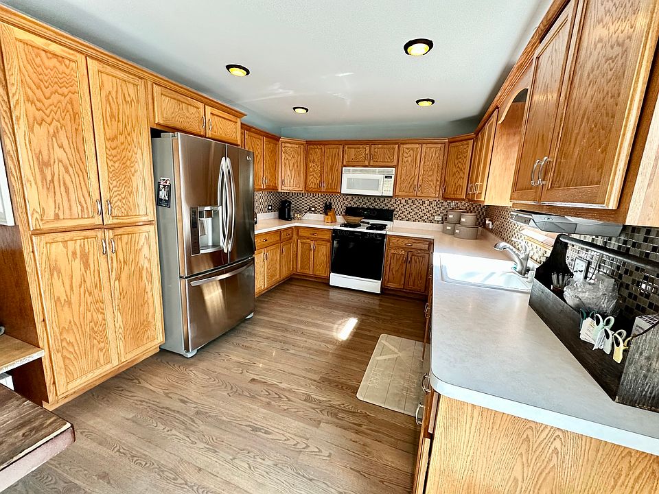 7307 W Lakeside Dr, Frankfort, IL 60423 | MLS #11797422 | Zillow