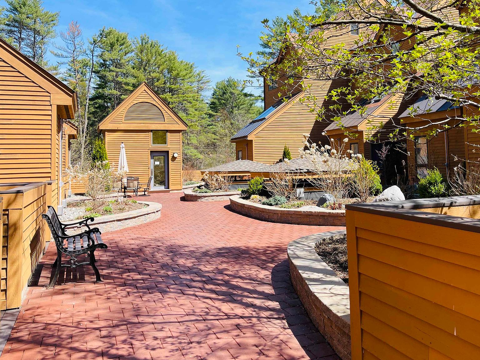 8 Courtyard, Hanover, NH 03755 | Zillow