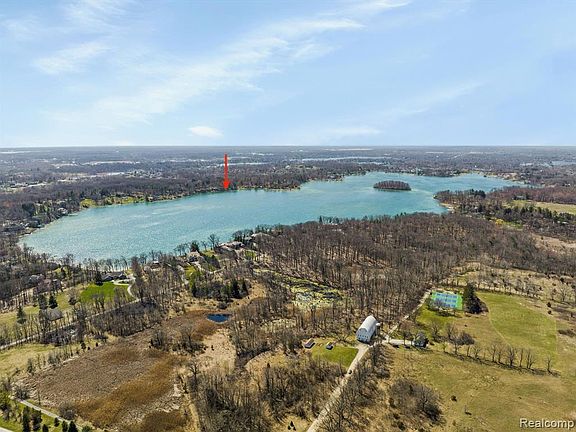 940 Lake Angelus Shrs, Lake Angelus, MI 48326 | MLS #20240026848 | Zillow