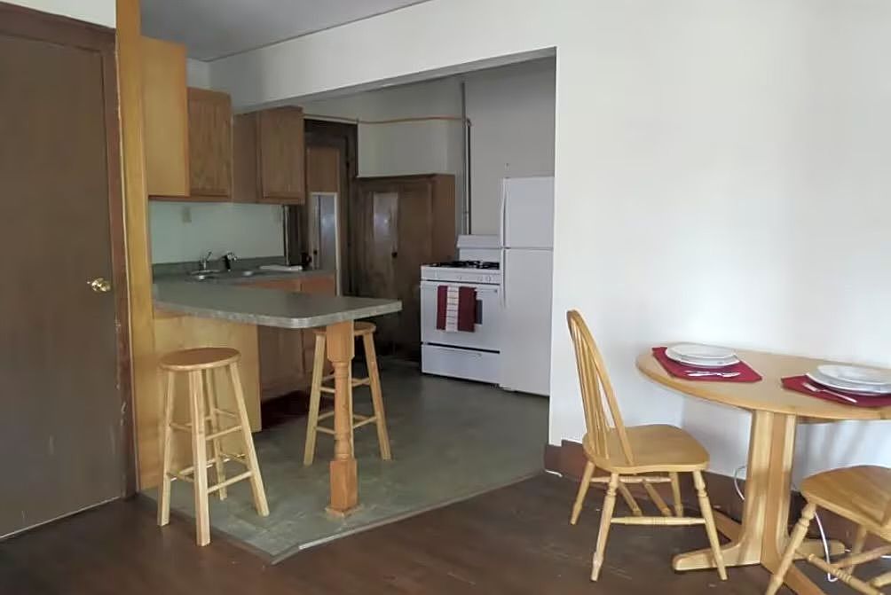 705 West Elm Street - 3 - (Undisclosed Address) Urbana IL (2 units ...