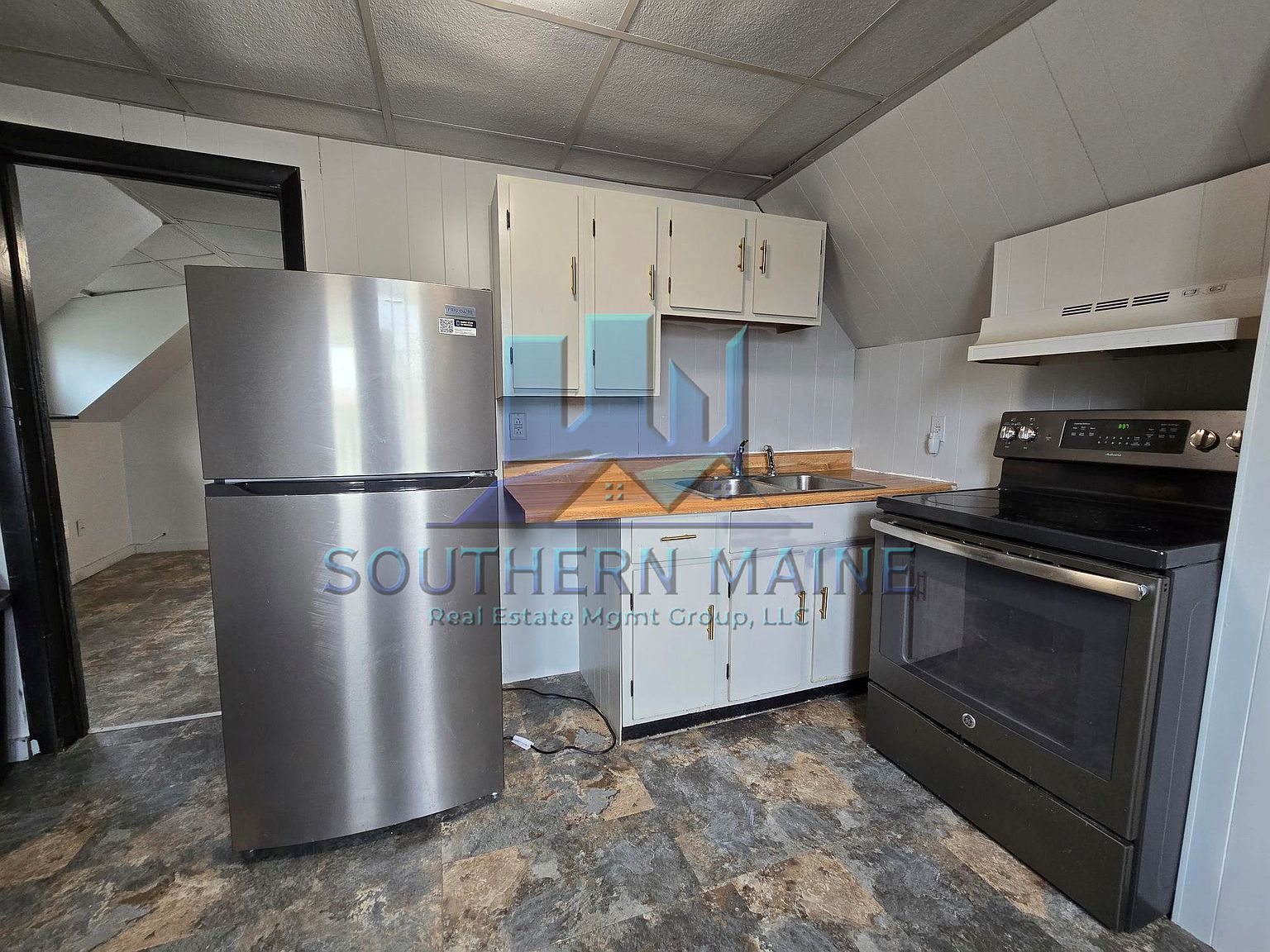 133 Sabattus St APT 3, Lewiston, ME 04240 | Zillow