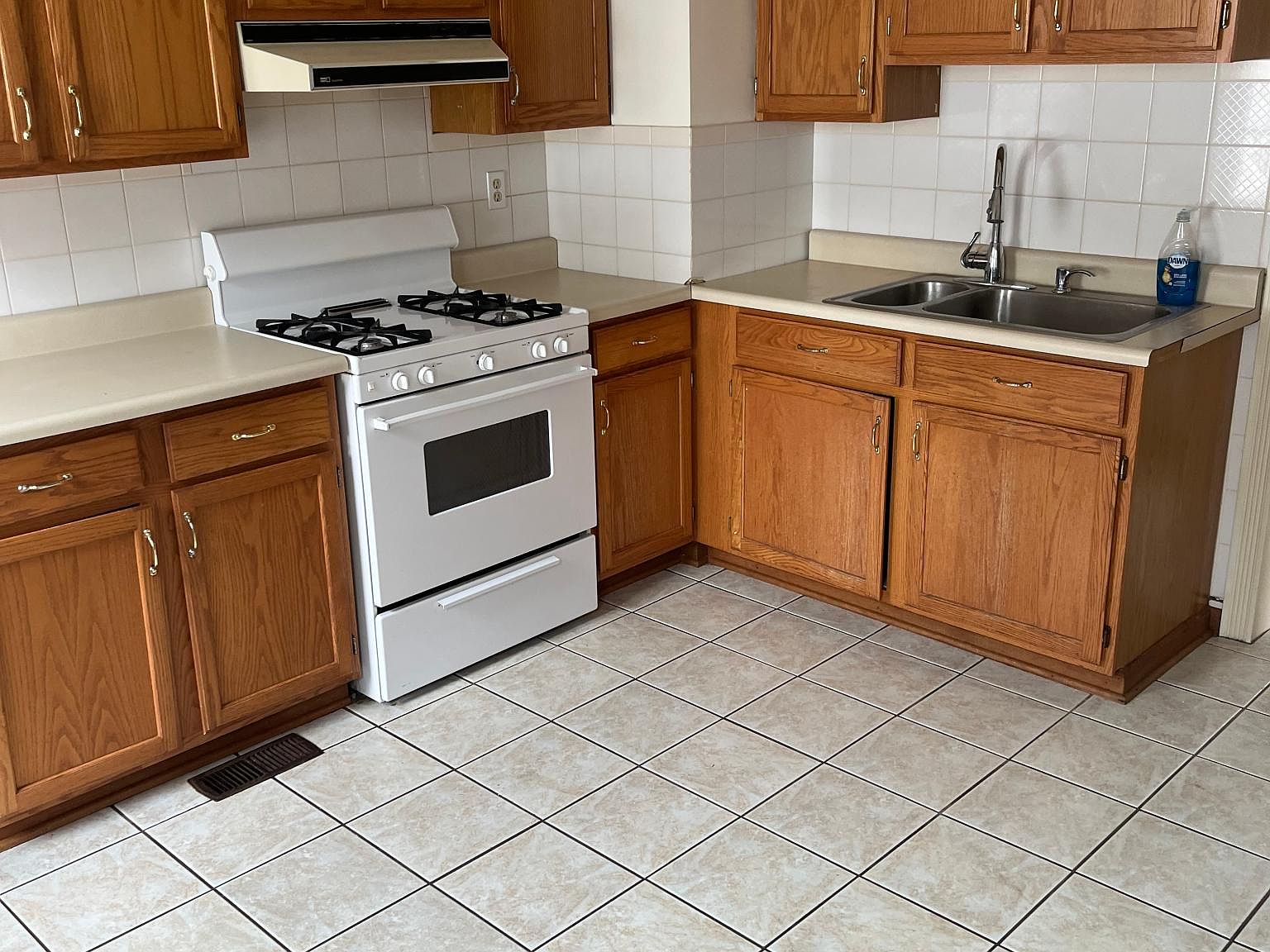 51 Prospect St FLOOR 2, Utica, NY 13501 | Zillow