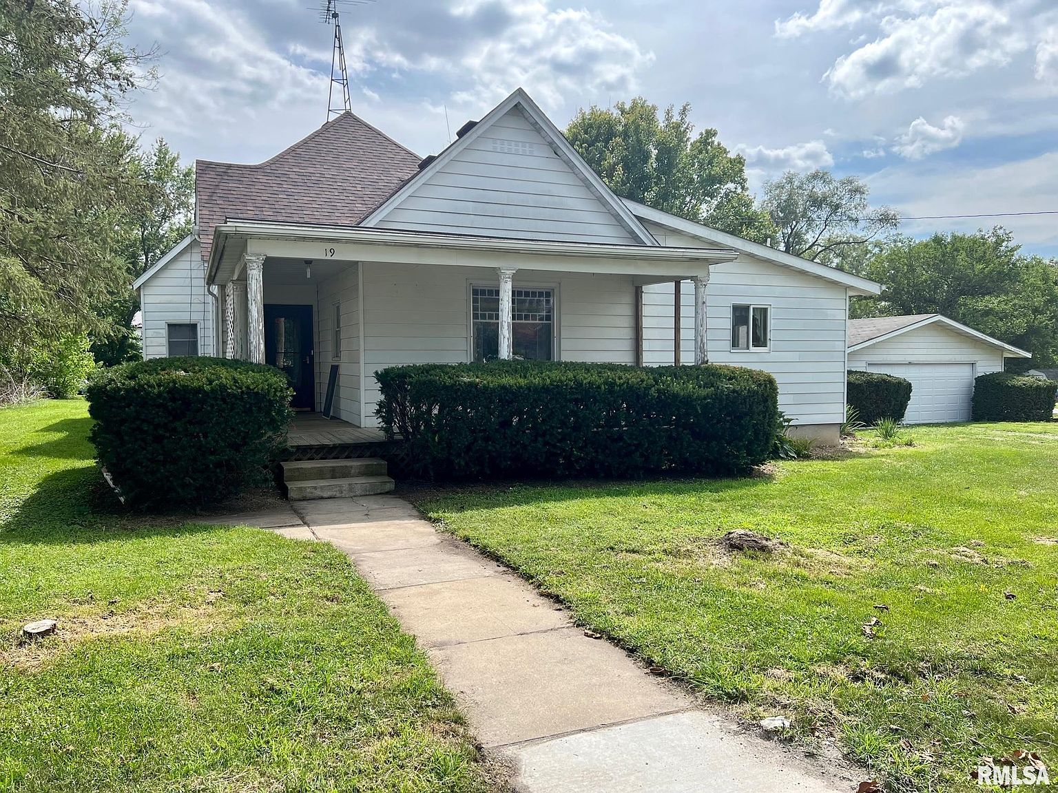 19 W Main St, Basco, IL 62313 | Zillow