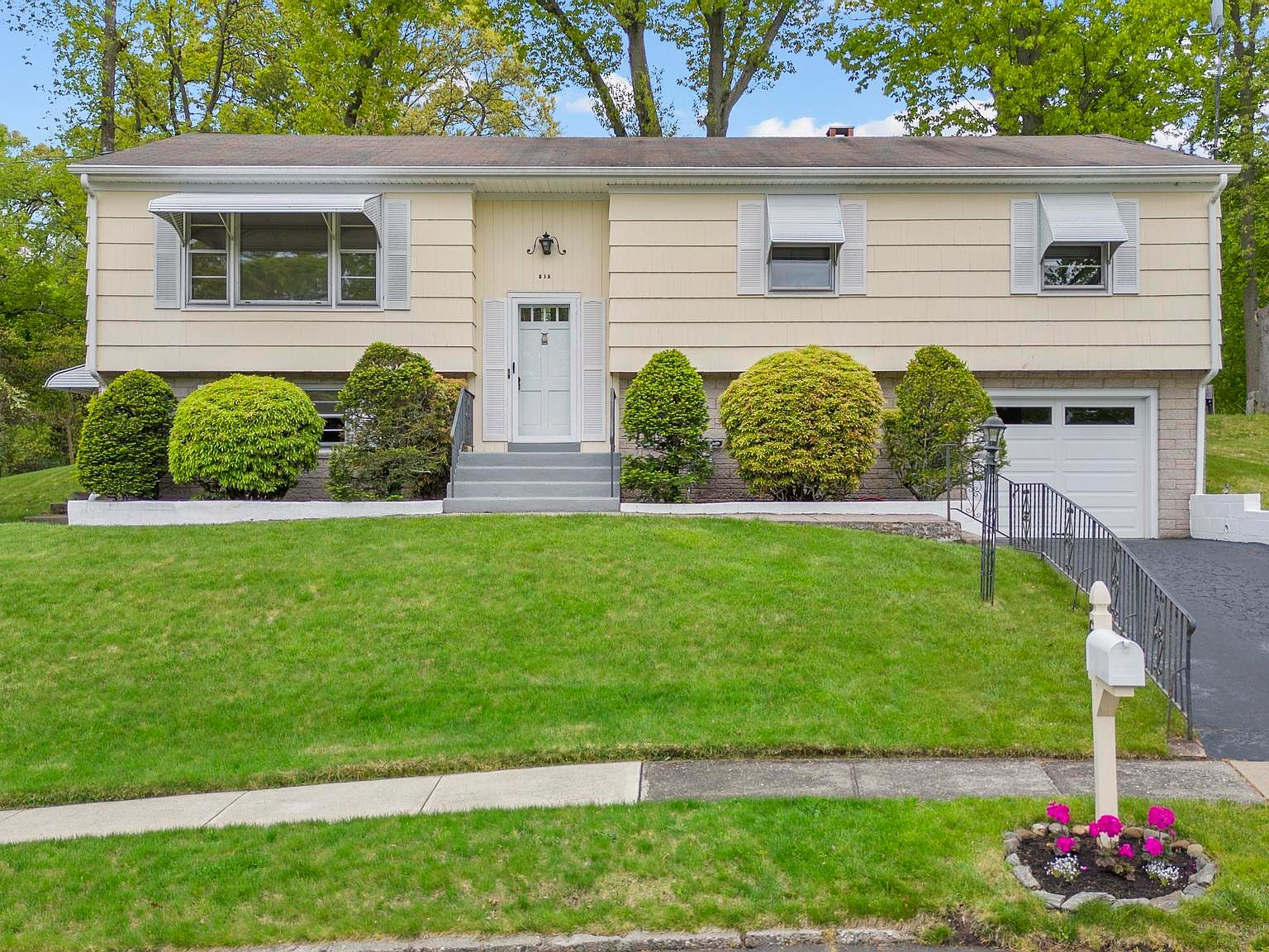 6 Cold Spring Rd, West Haven, CT 06516 | Zillow
