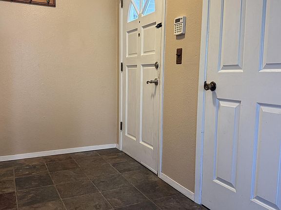 3601 Raspberry Rd APT 1A, Anchorage, AK 99502 | Zillow