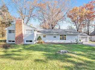 2640 Loon Lake Rd, Wixom, MI 48393 | MLS #24021629 | Zillow