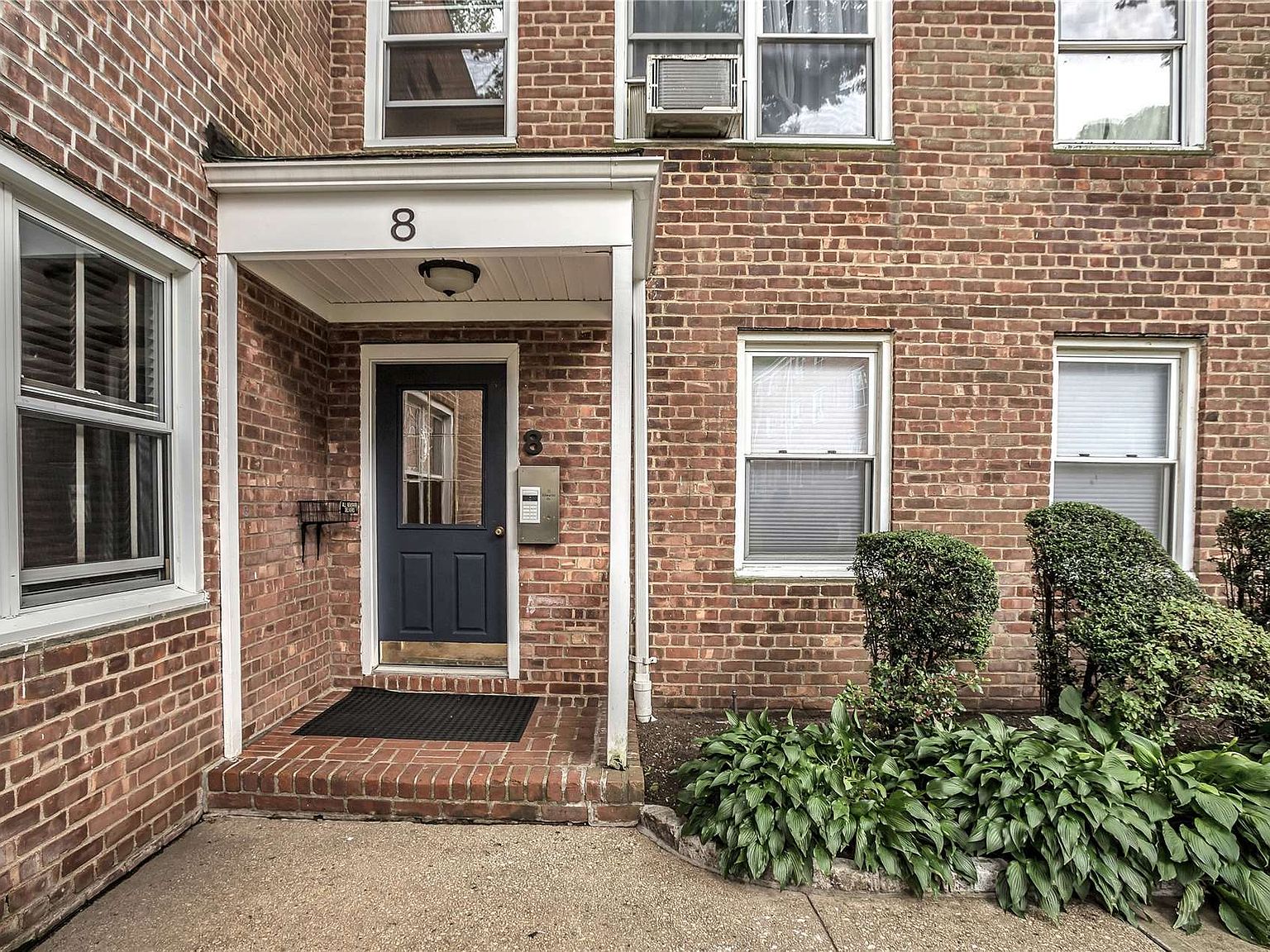 8 Edwards Street UNIT 1B, Roslyn Heights, NY 11577 | Zillow