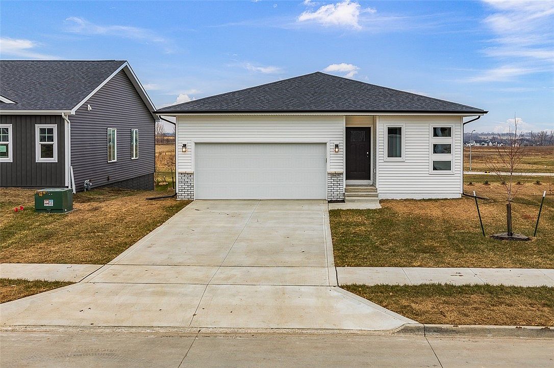 16659 Mill Pond Dr, Urbandale, IA 50323 | Zillow