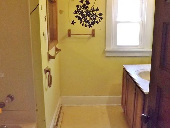 1057 Currie St, Marinette, WI 54143 | Zillow