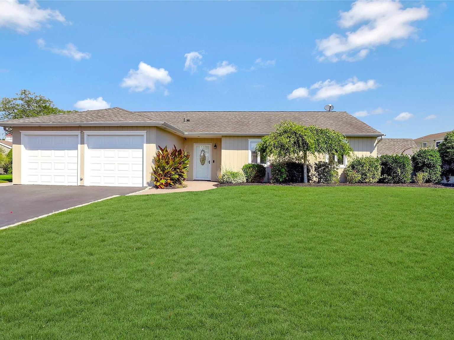 3 Harbor Court, Copiague, NY 11726 | Zillow