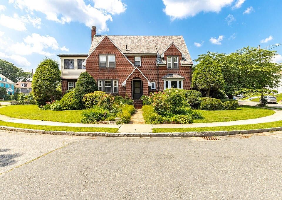 70 Traincroft, Medford, MA 02155 | Zillow