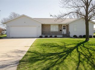 304 6th St E, Newhall, IA 52315 | MLS #20241987 | Zillow