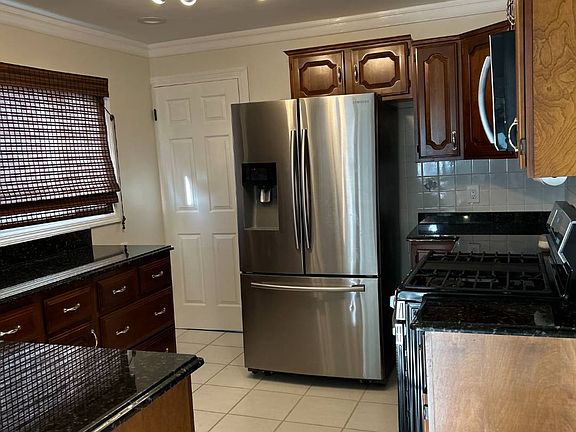 18 Spruce St, Hicksville, NY 11801 | Zillow