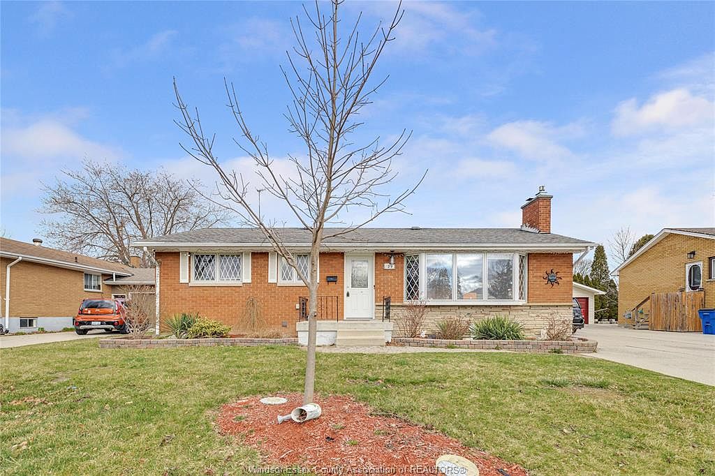 29 Partridge Cres, Chatham Kent, ON N7L 1E8 | MLS #25000707 | Zillow