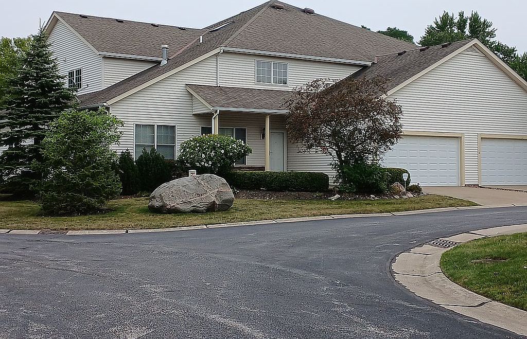 5685A Emerald Ridge Pkwy #A, Solon, OH 44139 | Zillow
