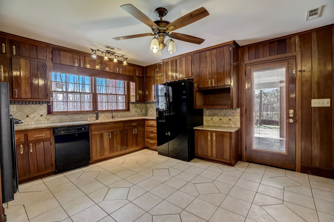 409 Senoia Rd, Tyrone, GA 30290 | MLS #7340136 | Zillow