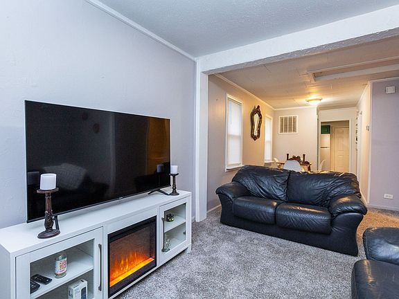 2814 Crooks Rd, Royal Oak, MI 48073 | MLS #20240092813 | Zillow