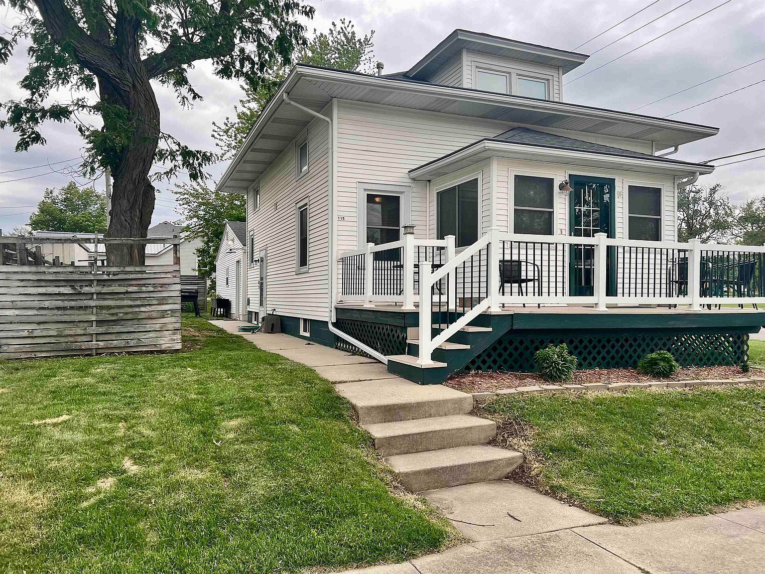 119 7th Ave NE, Independence, IA 50644 | Zillow