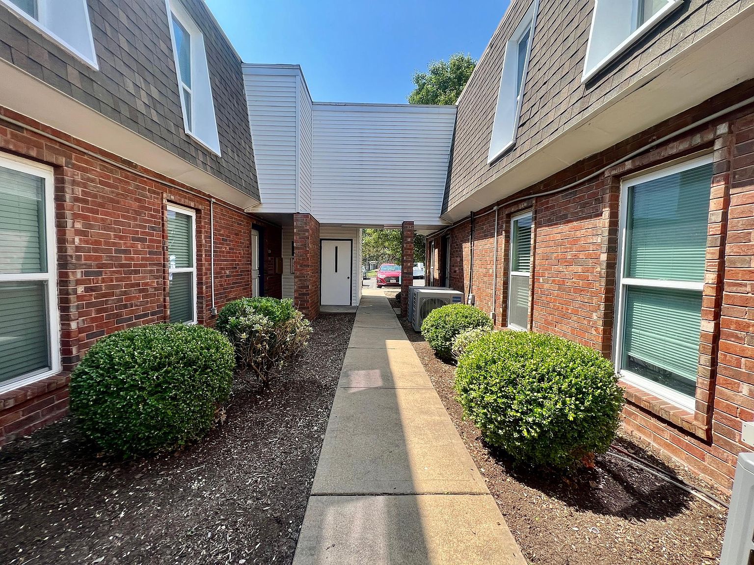 9935 Chateau Roi Ct #A, Saint Louis, MO 63123 | Zillow