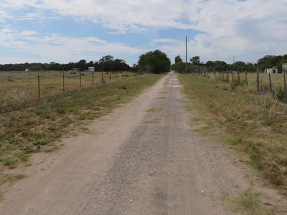 157 Private Road 677, Devine, TX 78016 | Zillow