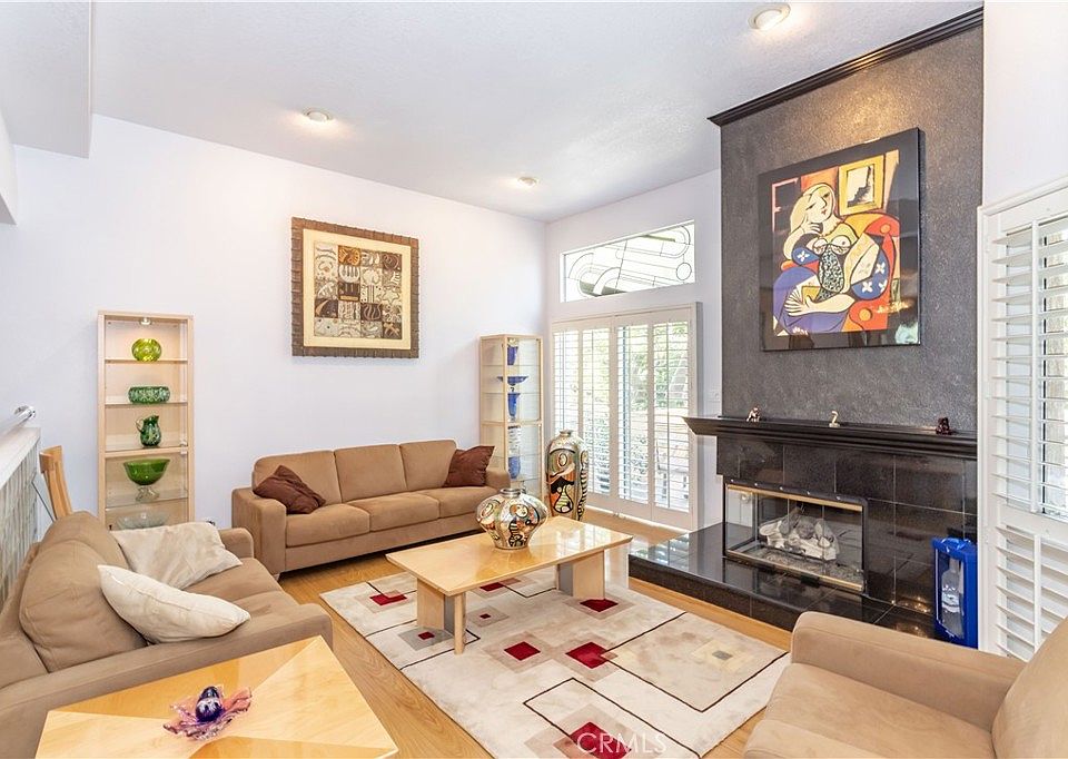 18730 Hatteras St Tarzana CA | Zillow