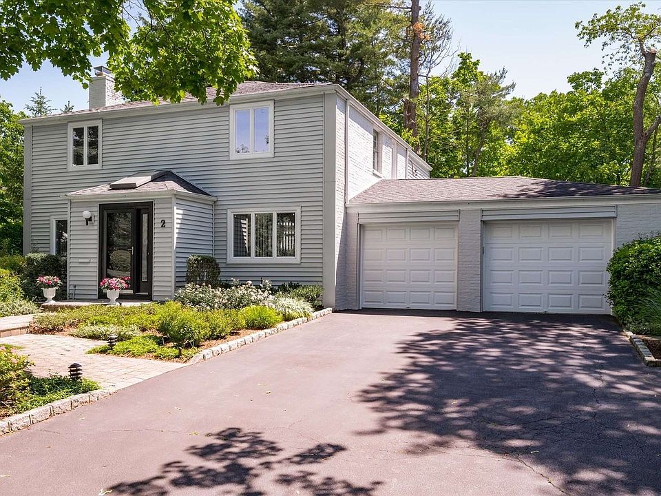 2 Milburn Lane, Roslyn Heights, NY 11577 | Zillow