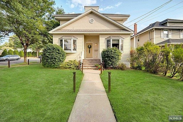 372 Rochelle Ave, Rochelle Park, NJ 07662 | Zillow