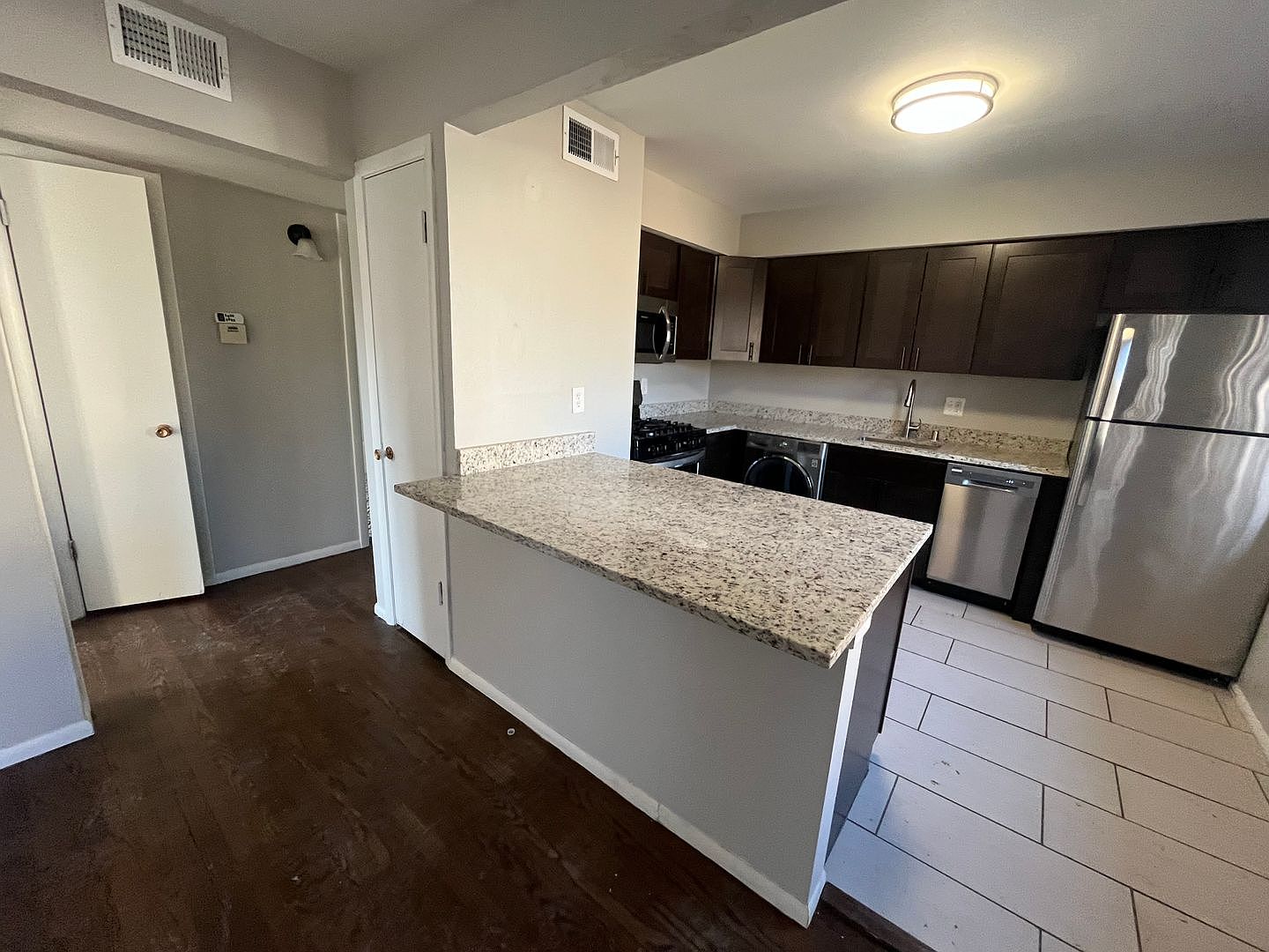 2492 N Murray Ave #209, Milwaukee, WI 53211 | Zillow