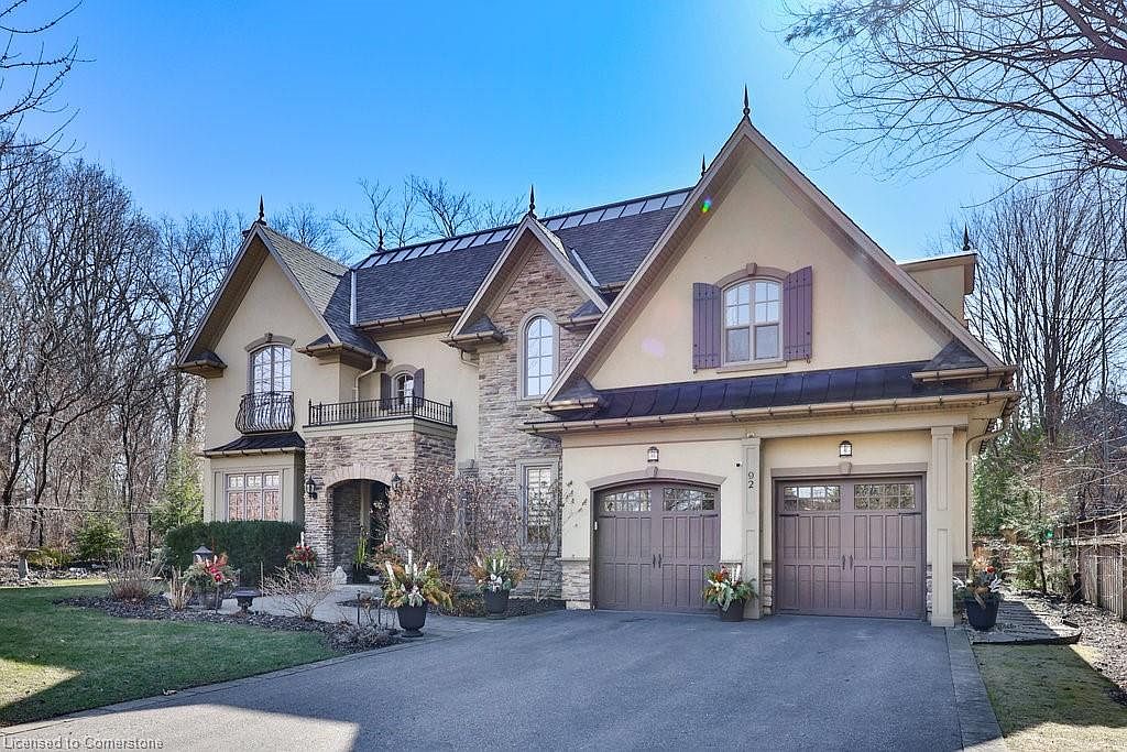 92 Pinetree Way, Mississauga, ON L5G 2R1 | MLS #40714711 | Zillow