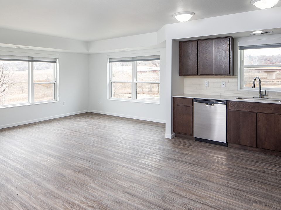 Red Rock Square II - 175 Red Rock Xing Newport MN | Zillow