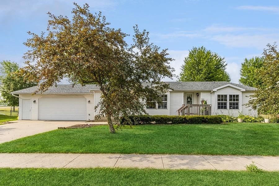 825 W Miller St, Marengo, IA 52301 | MLS #202303987 | Zillow
