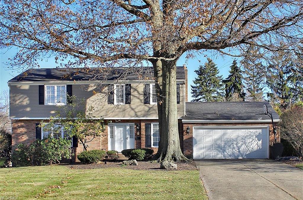 1011 Pinewood Cir, Lyndhurst, OH 44124 | Zillow