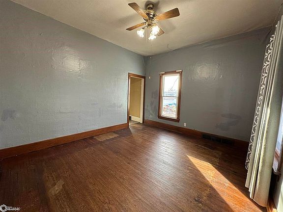 315 S Division St, Audubon, IA 50025 | MLS #6324299 | Zillow