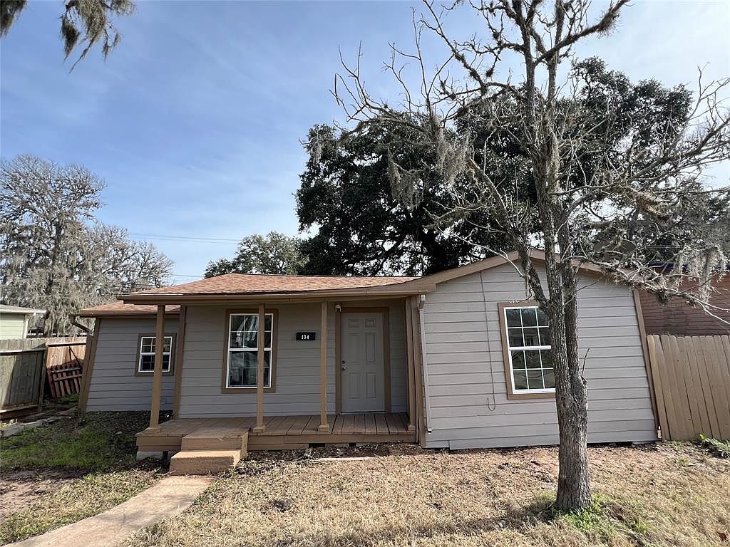 134 Huisache St, Lake Jackson, TX 77566 | MLS #16031128 | Zillow