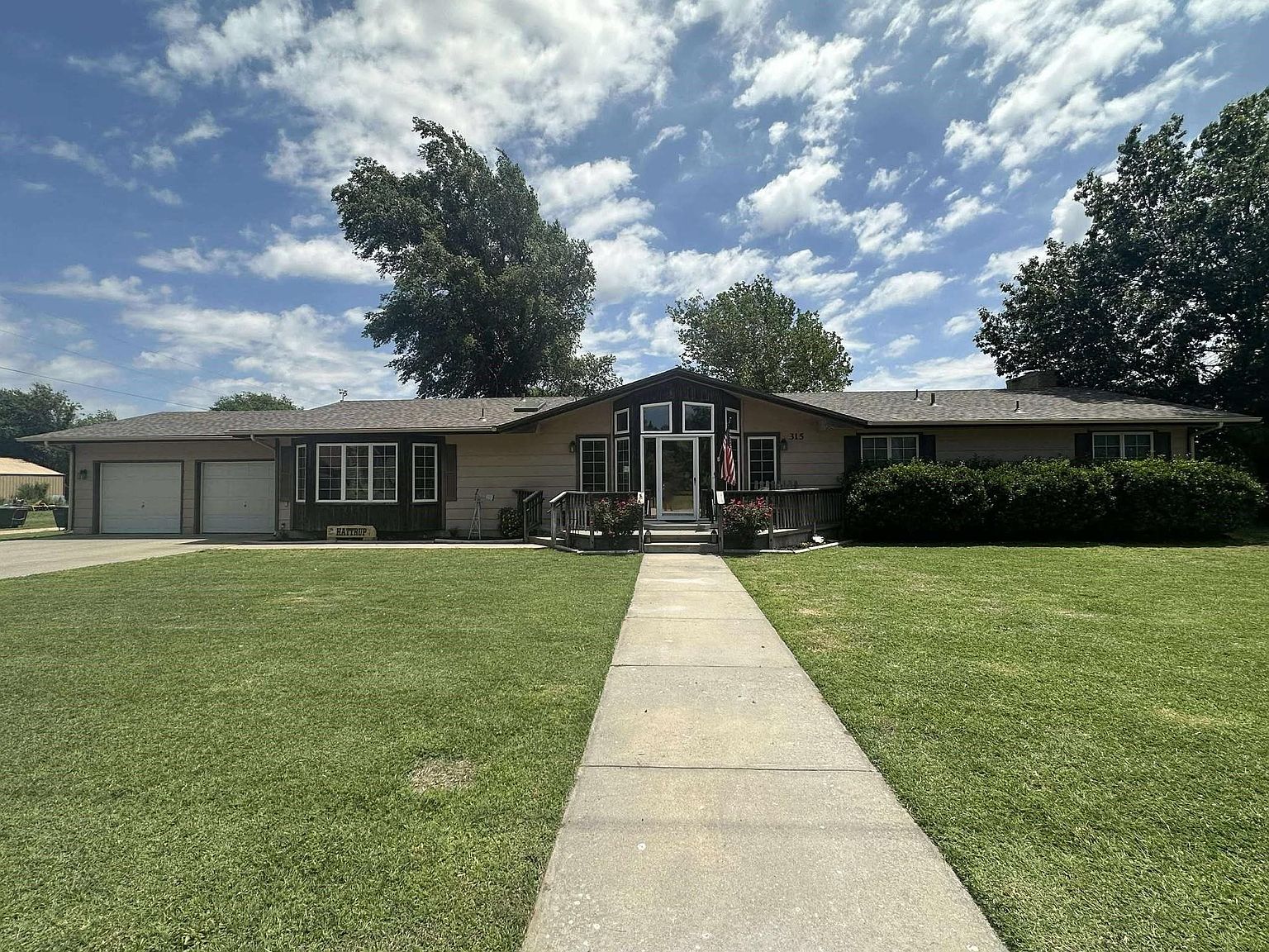 315 Capital Ave, Kinsley, KS 67547 | Zillow