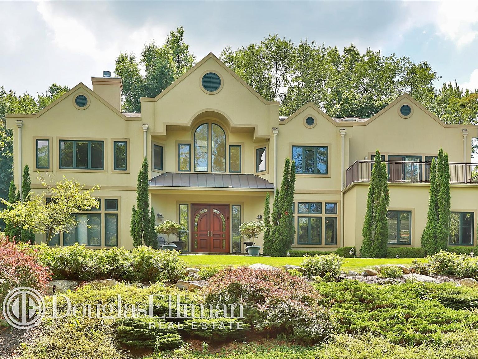 7 Landers Manor Rd, White Plains, NY 10607 | Zillow