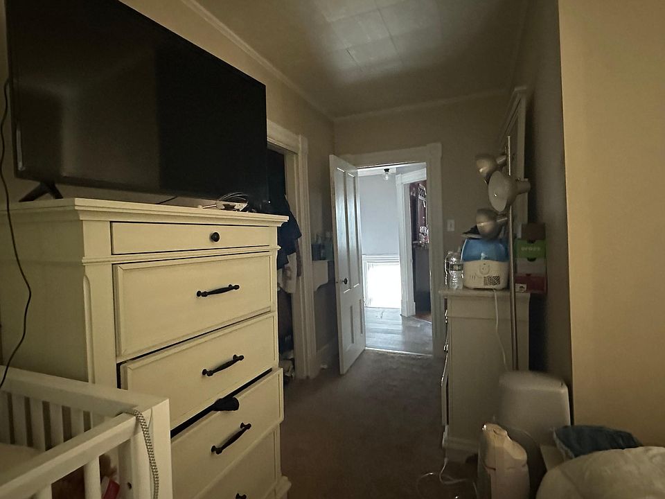 67 Riddle St FLOOR 2, Manchester, NH 03102 | Zillow