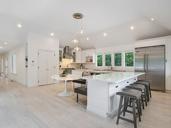 141 Middle Pond Rd, Southampton, NY 11968 | Zillow