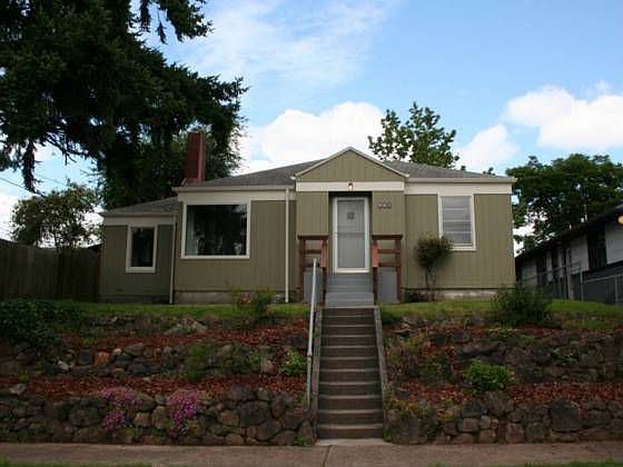 807 Ayers St, Kelso, WA 98626 | Zillow