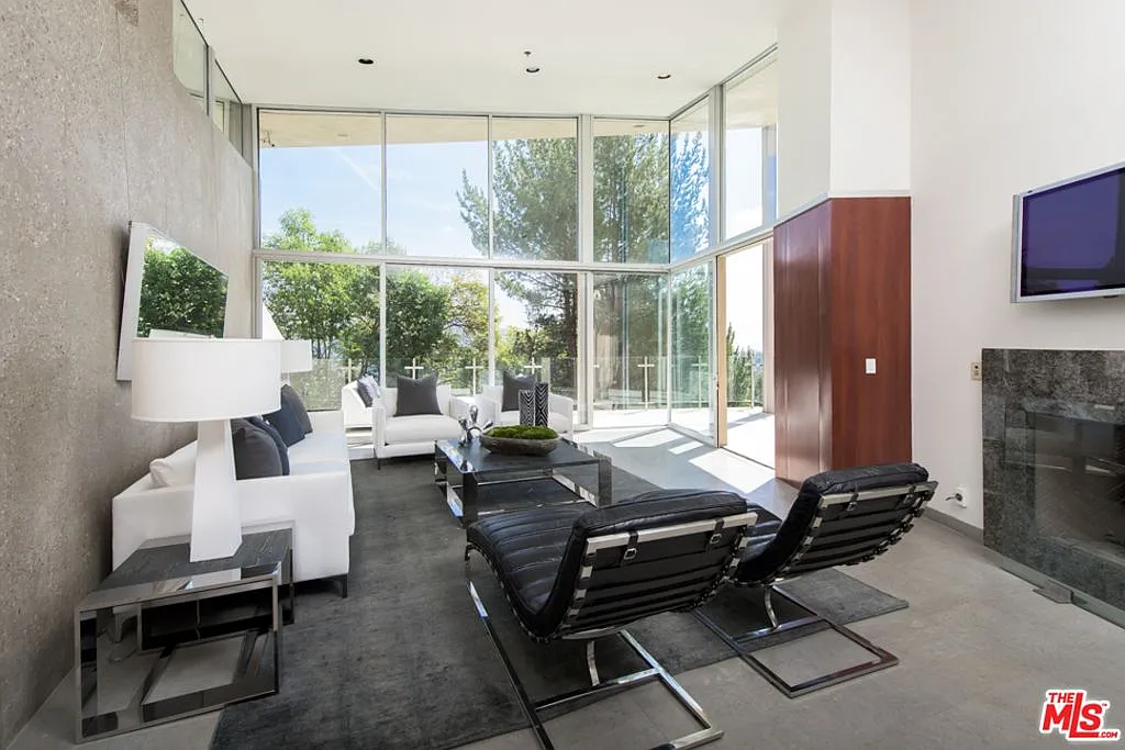 Abandoned: Inside Mary J. Blige's Former Hollywood Hills Mansion ...