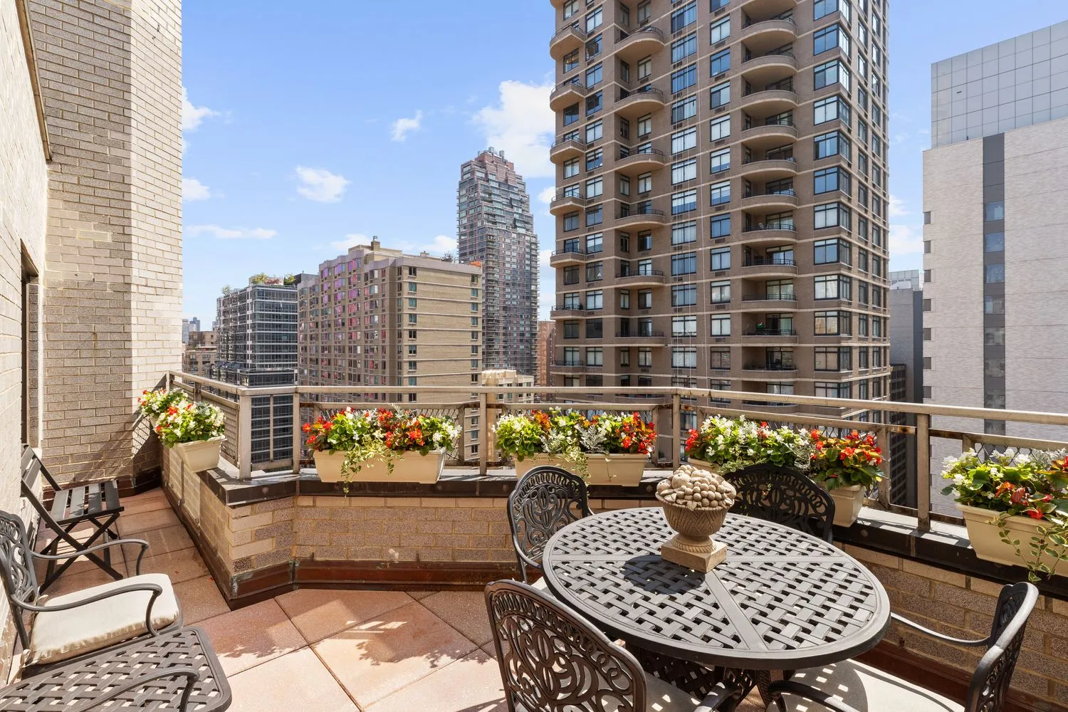 345 East 69th Street 17e In Lenox Hill Manhattan Streeteasy