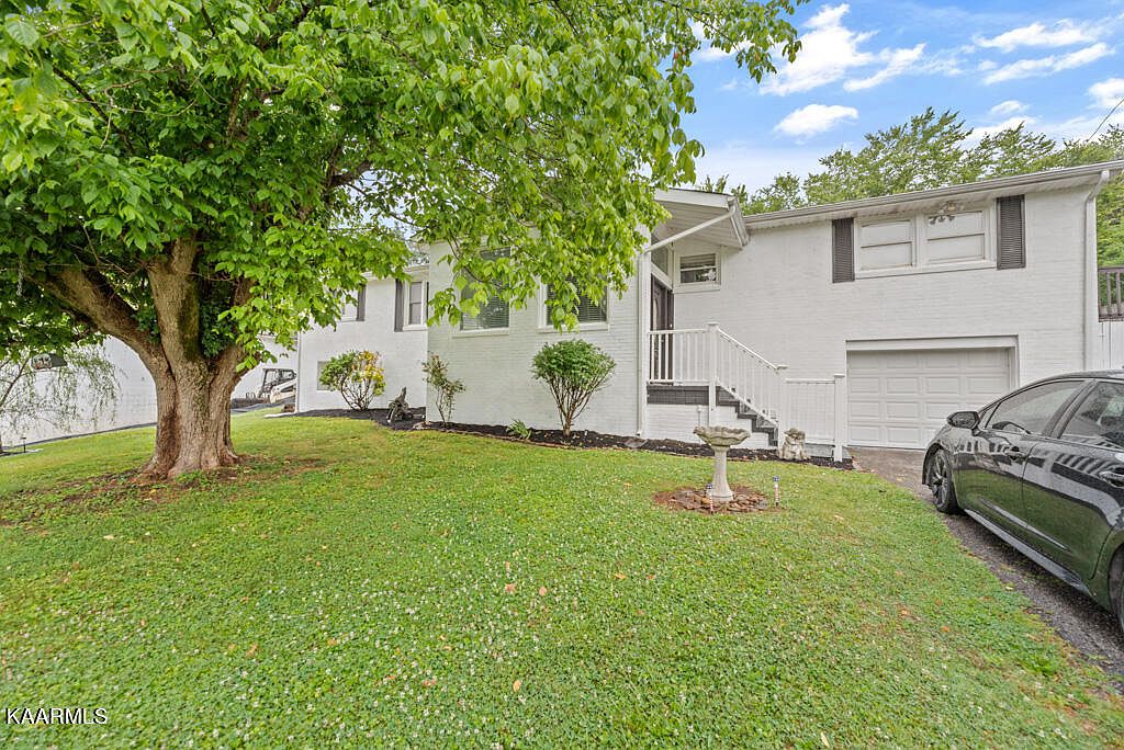 925 S Charles G Seivers Blvd, Clinton, TN 37716 | MLS #1229195 | Zillow