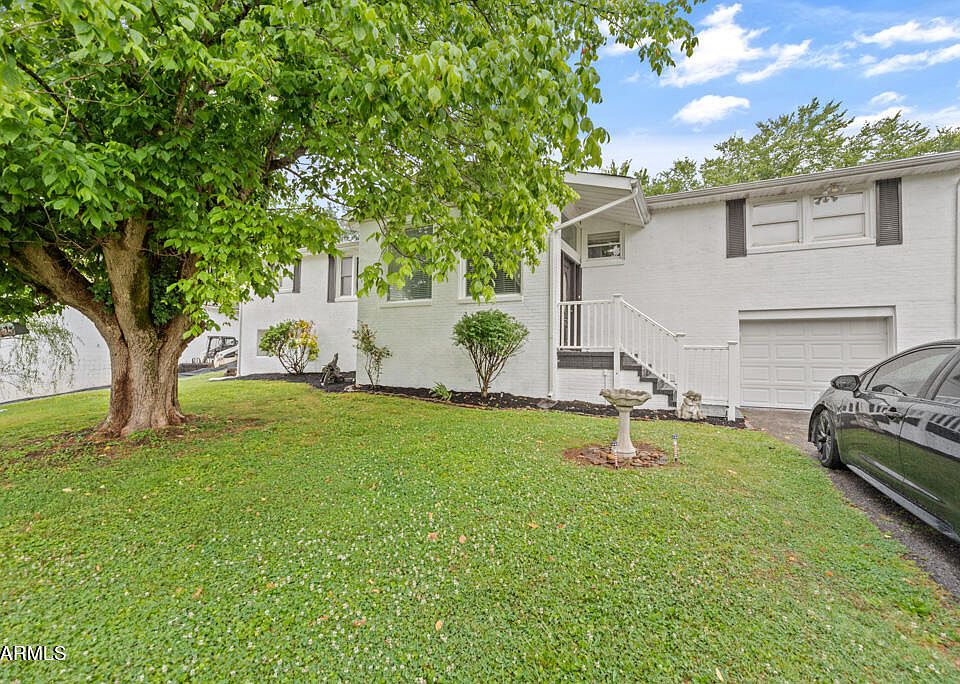 925 S Charles G Seivers Blvd, Clinton, TN 37716 | MLS #1229195 | Zillow