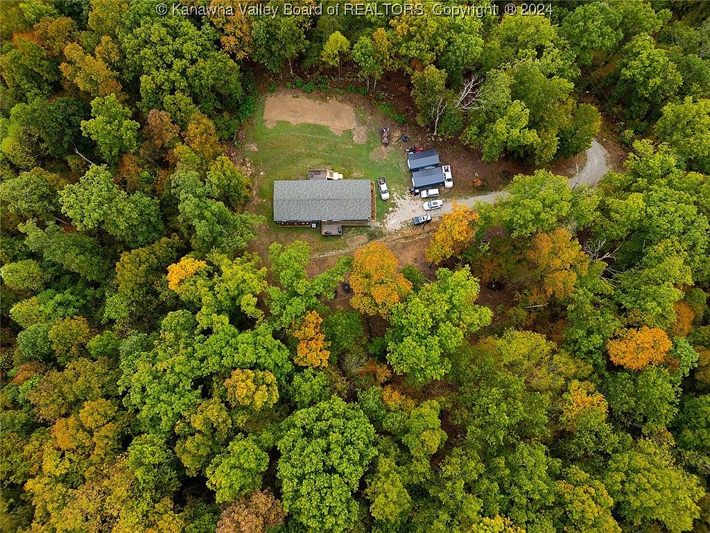 10 Beechie Frk, Alum Creek, WV 25003 | Zillow